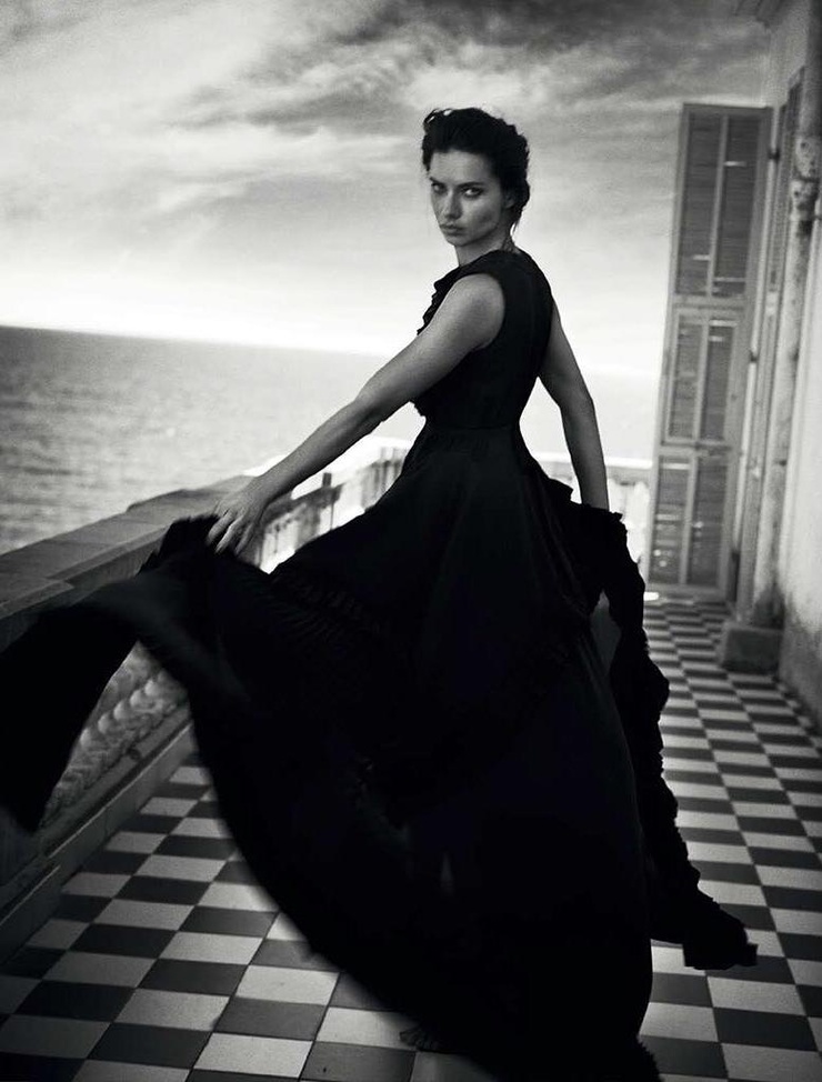 Picture of Adriana Lima