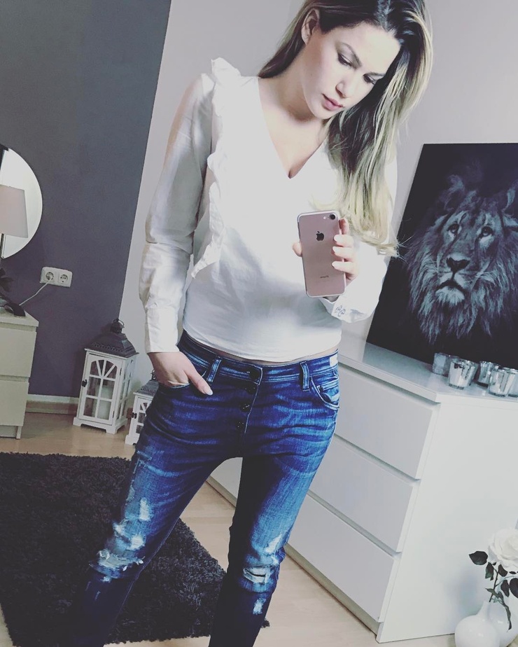 Angelina Heger image