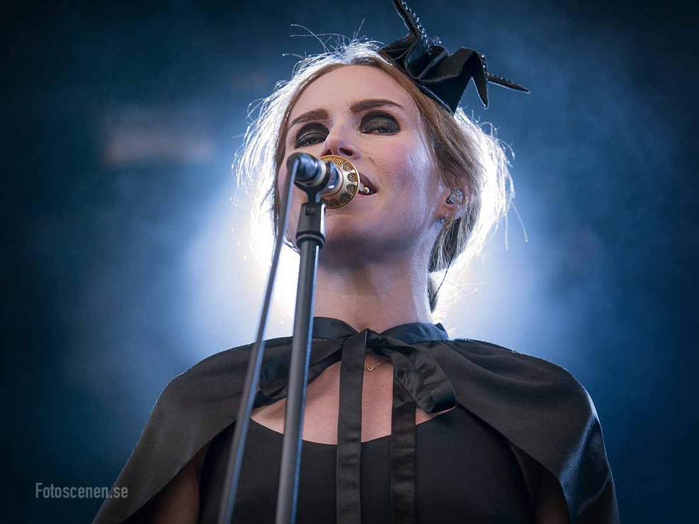 Picture of Nina Persson