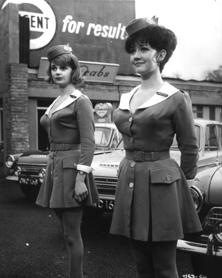 Amanda Barrie picture