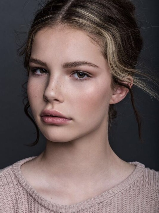 Picture of Ellie Thumann