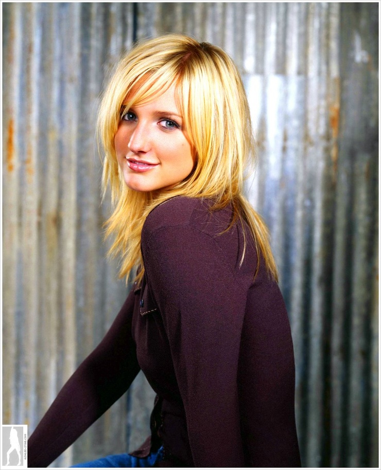 Ashlee Simpson image