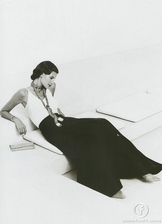 Elsa Benitez image