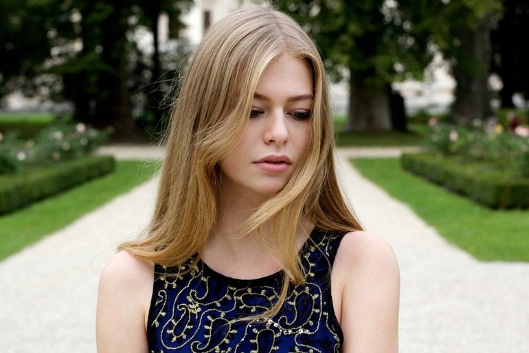 Picture of Zoë Straub