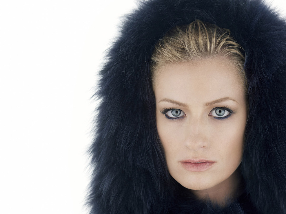 Picture of Beth Behrs