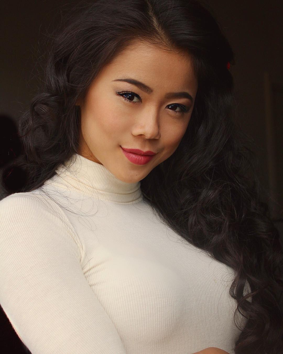 Leah Lewis - Her Story And What She Does