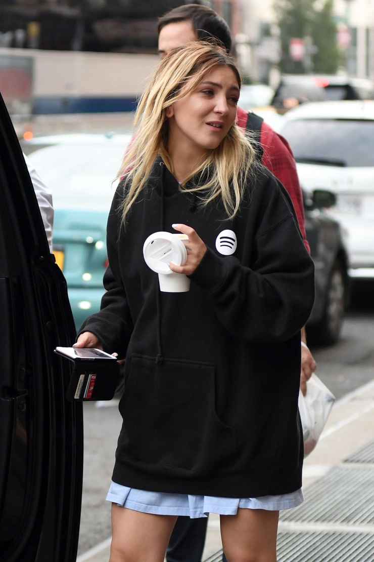 Julia Michaels image