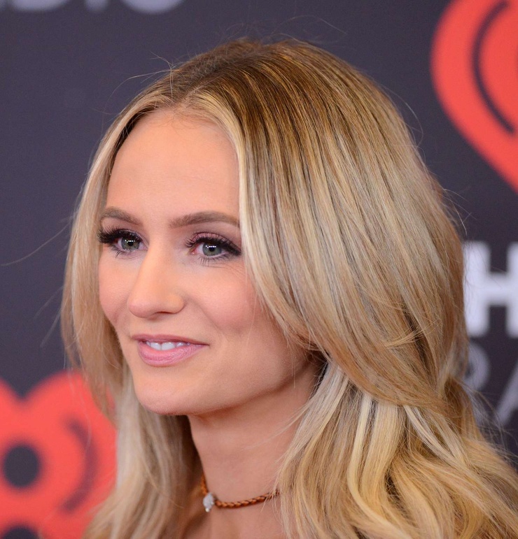 Lauren Bushnell image