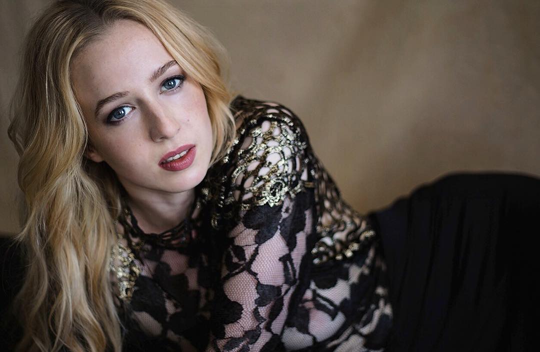 Picture of Holli Dempsey