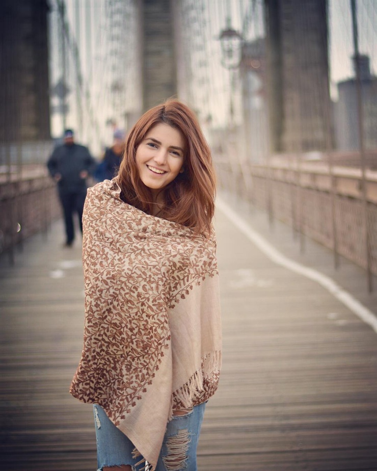 Picture of Momina Mustehsan