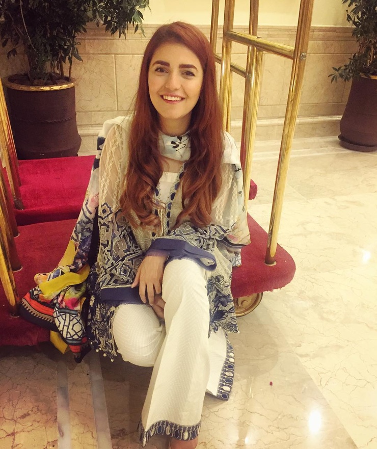 Picture of Momina Mustehsan