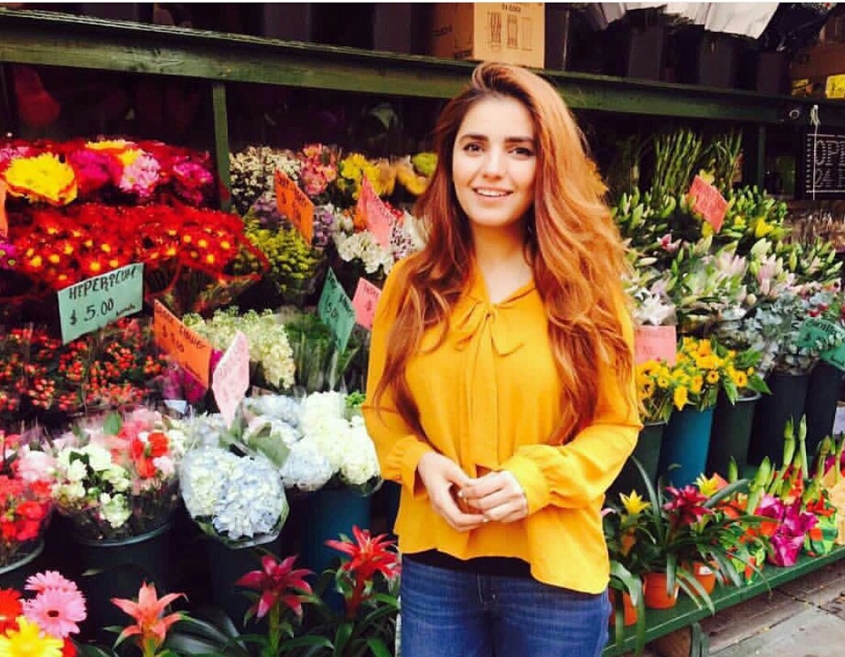 Picture of Momina Mustehsan