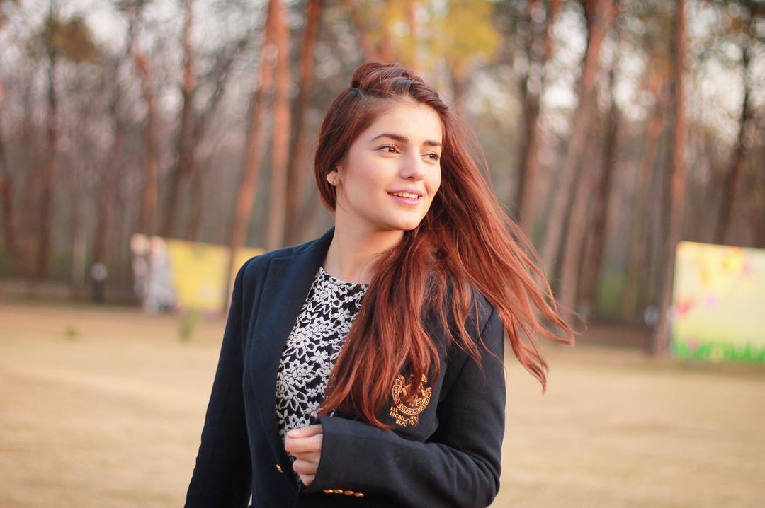 Picture of Momina Mustehsan