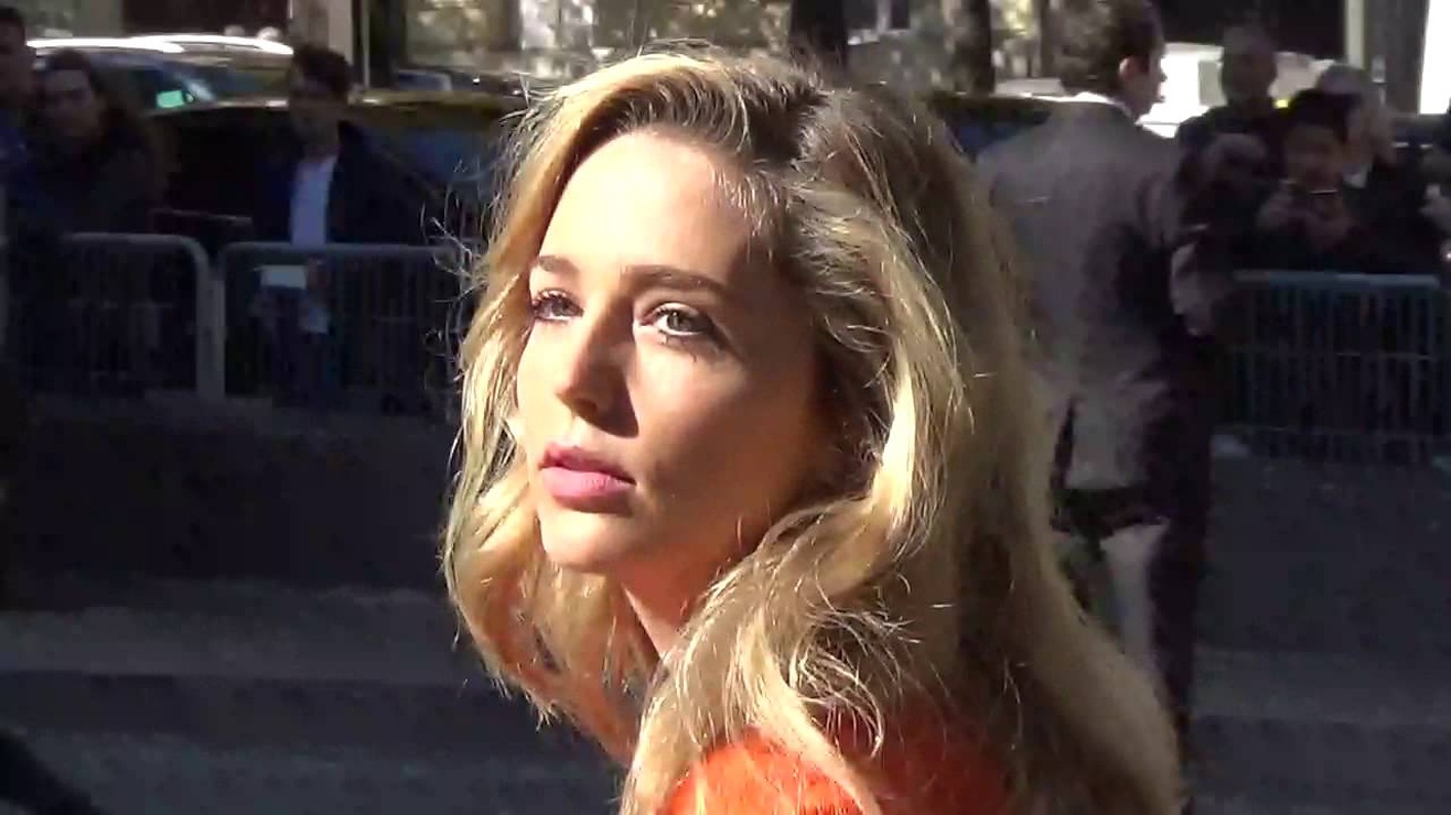 Picture of Jessica Rothe