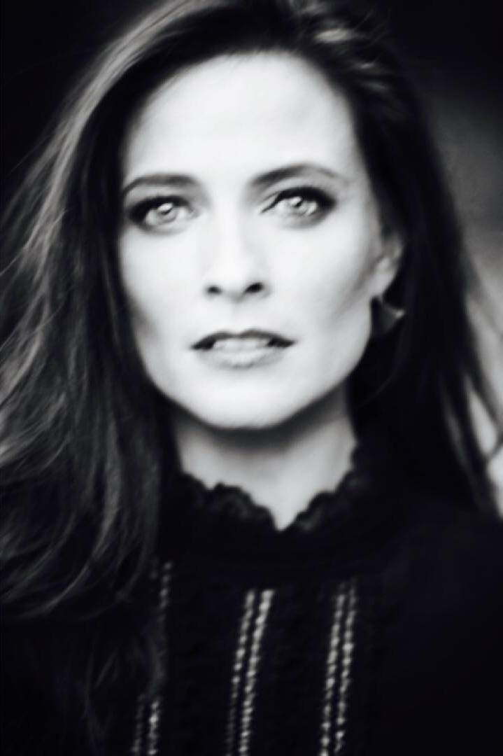 Picture of Lara Pulver