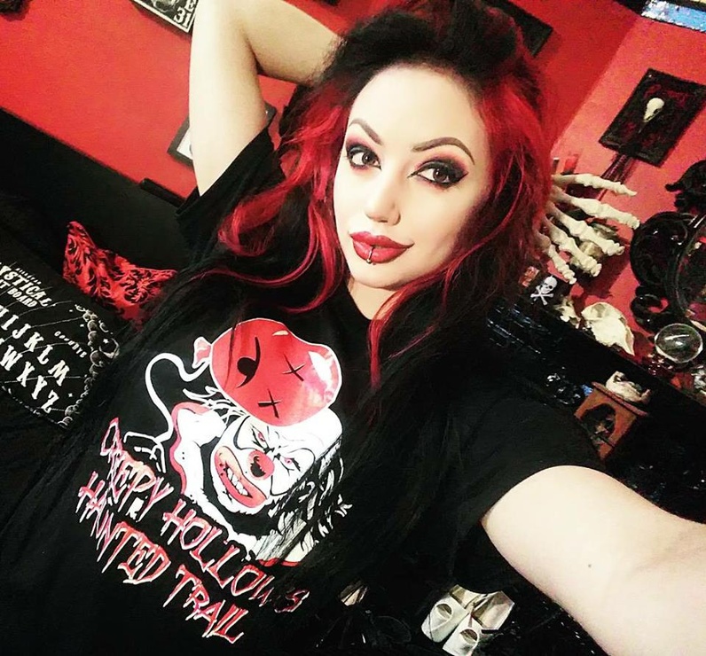 Picture of Dani Divine