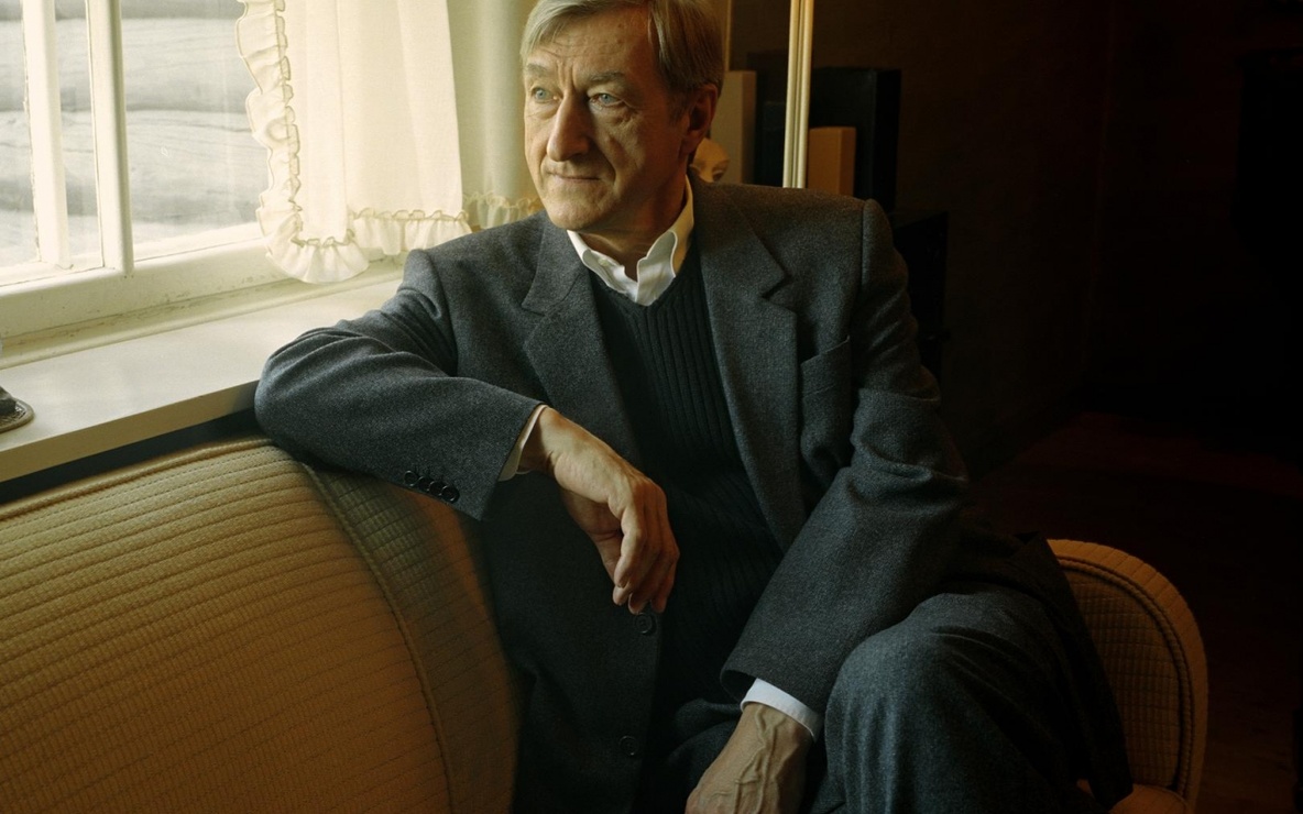 Julian Barnes image