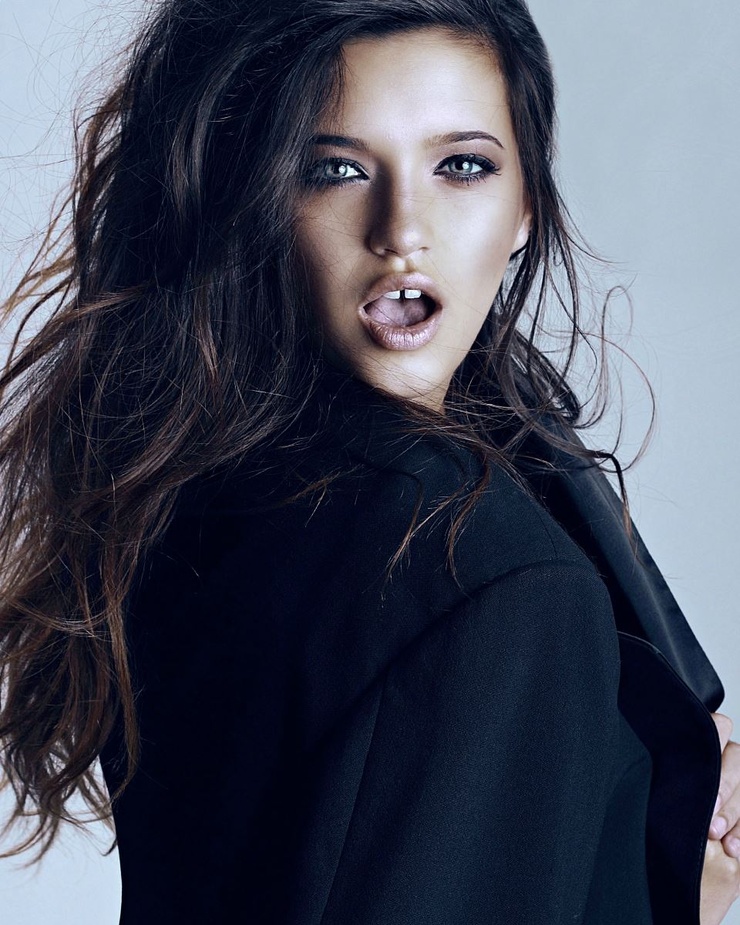 Picture of Azlin Esqueda