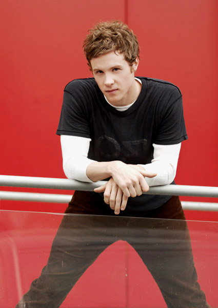 Ashton Holmes picture
