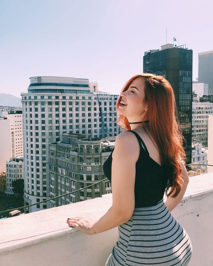 Picture of Carla Maciel.