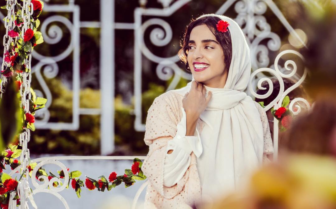 Elahe Hesari picture