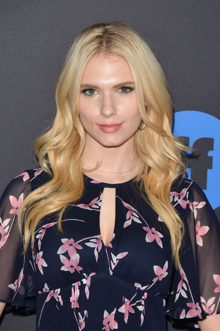 Image of Claudia Lee