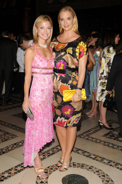 Sarah Mars, Laurie Dhue