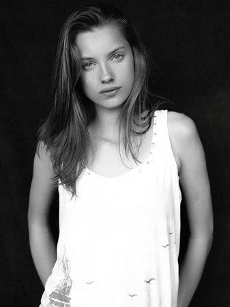 Picture of Chloe Graham