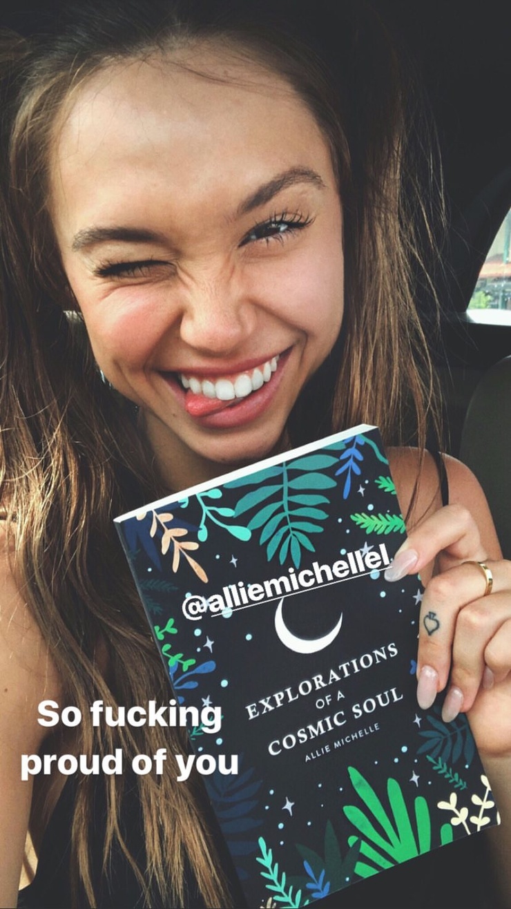 Picture of Alexis Ren