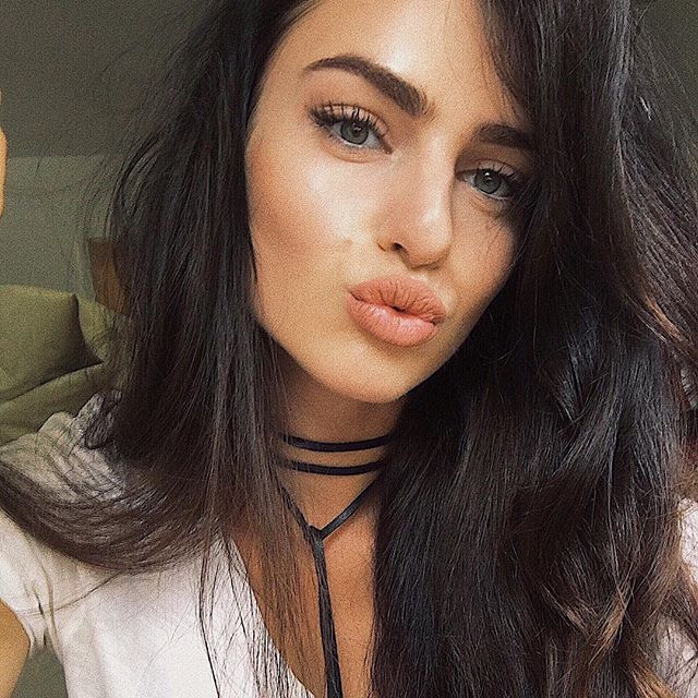 Melanie Paul (i) picture