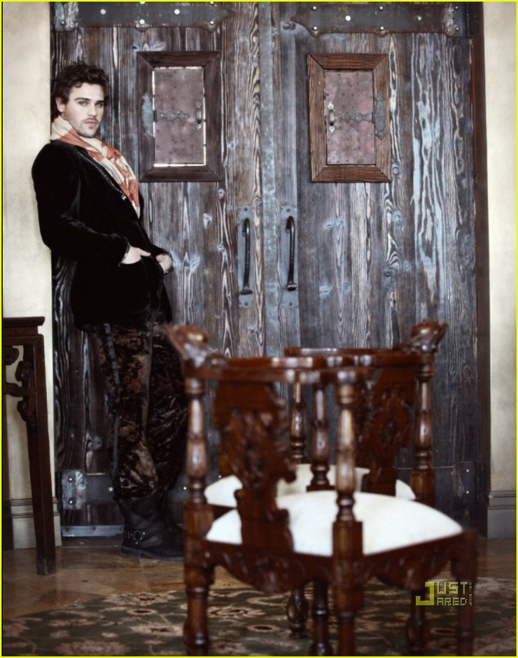 Picture of Grey Damon