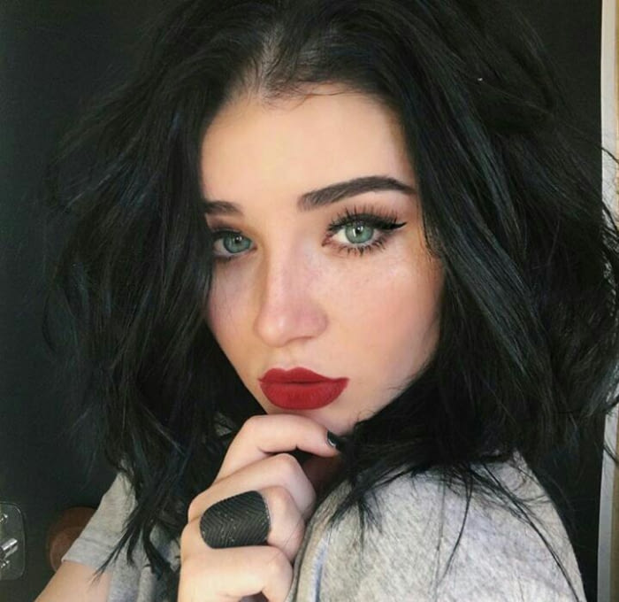 Picture of Mia Alves