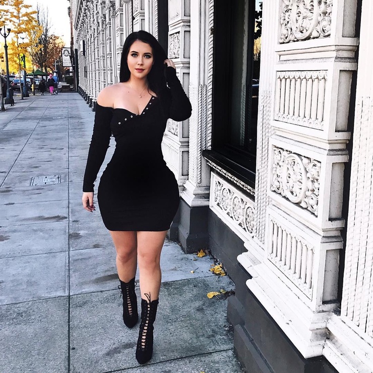 Image of Holly Luyah