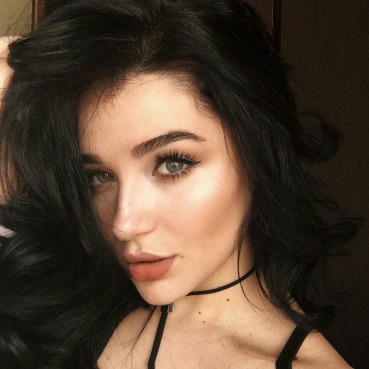 Picture of Mia Alves