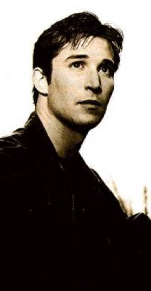 Picture of Noah Wyle