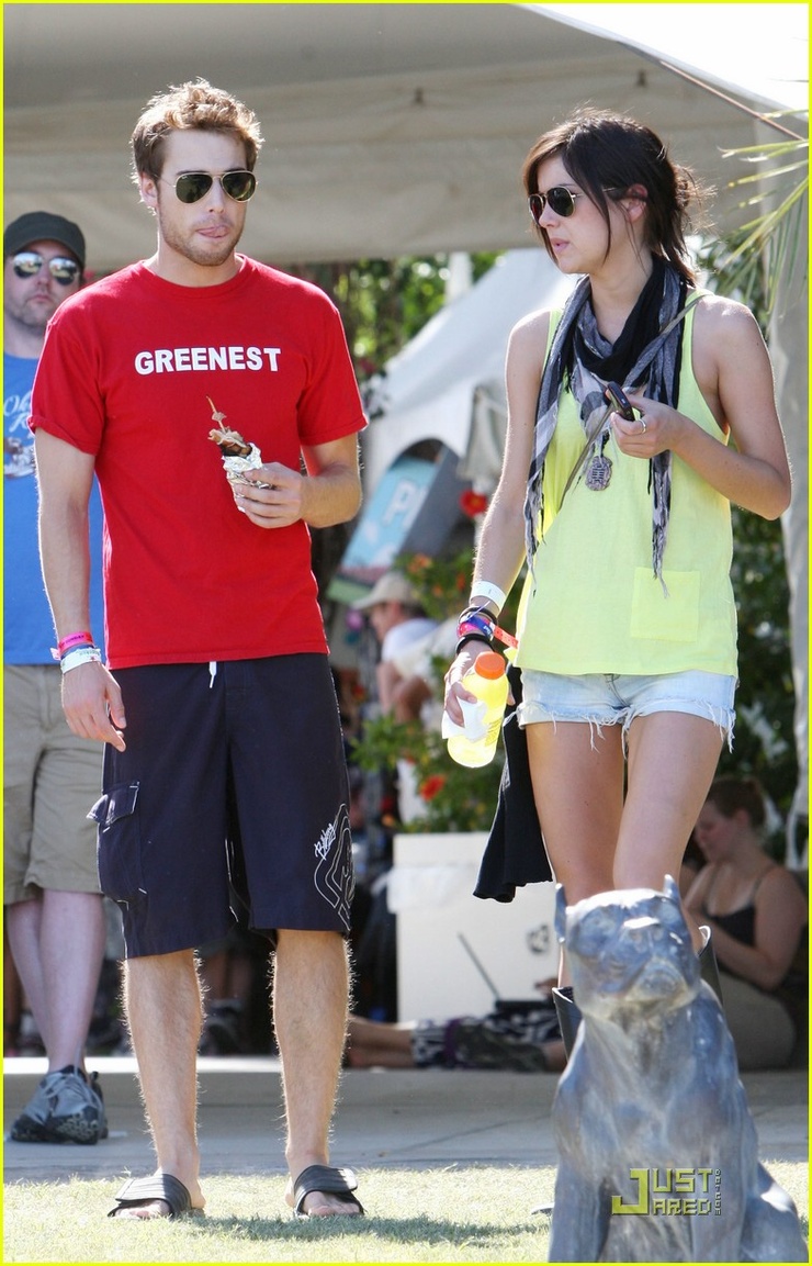 Picture of Dustin Milligan