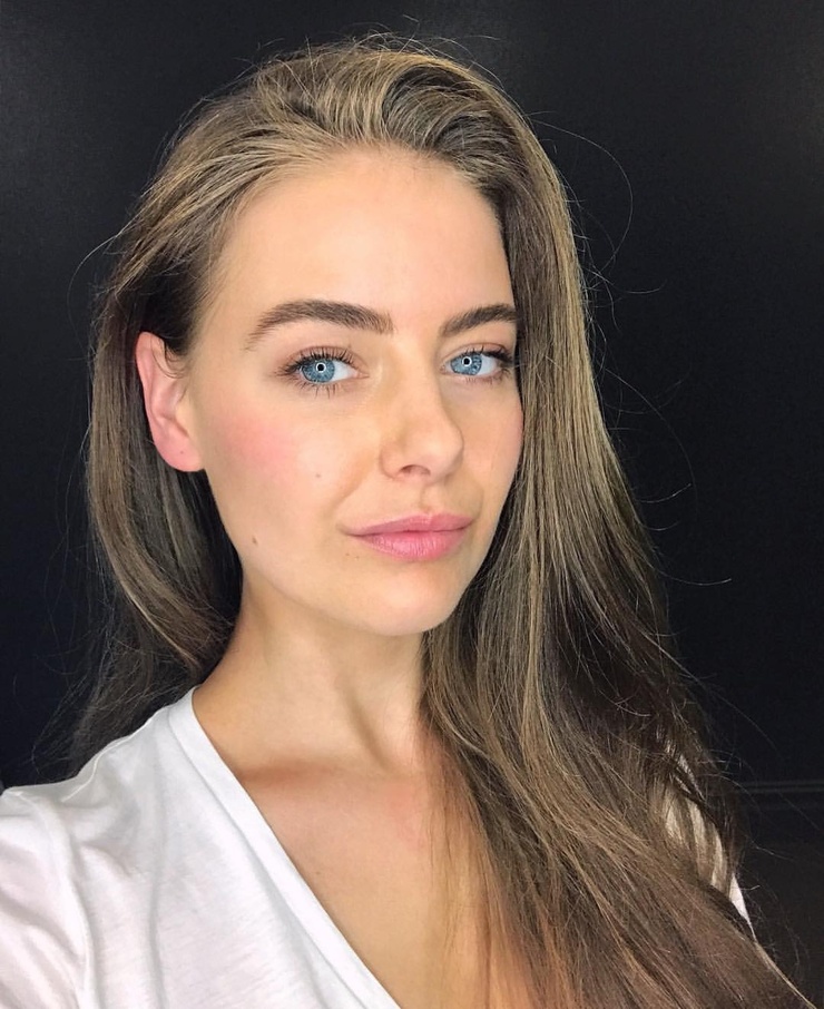 Picture of April Rose Pengilly