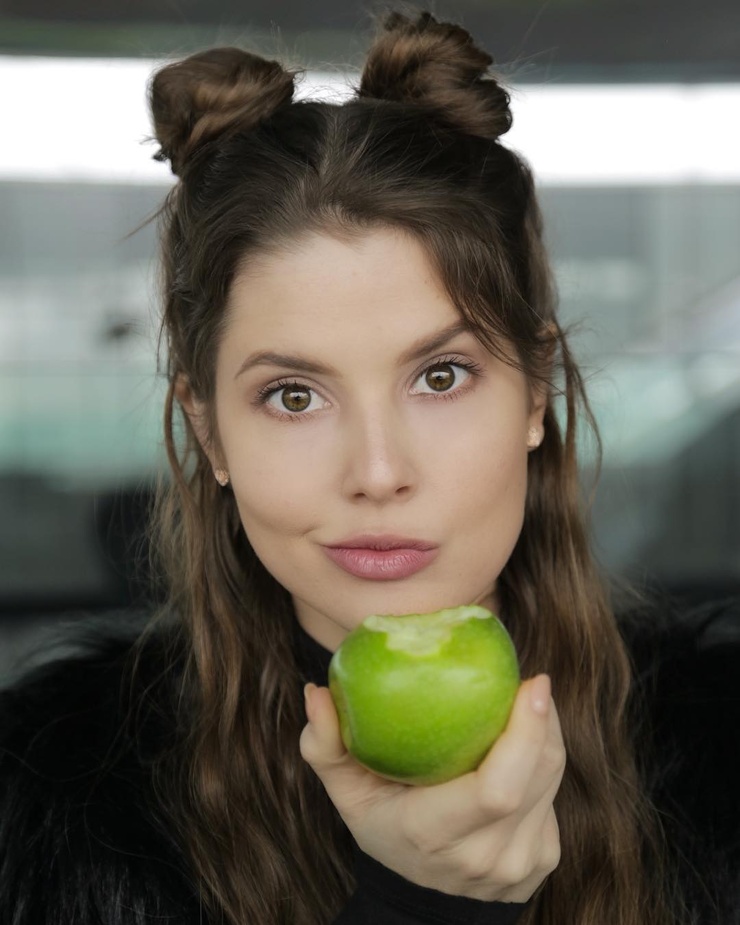 Picture of Amanda Cerny