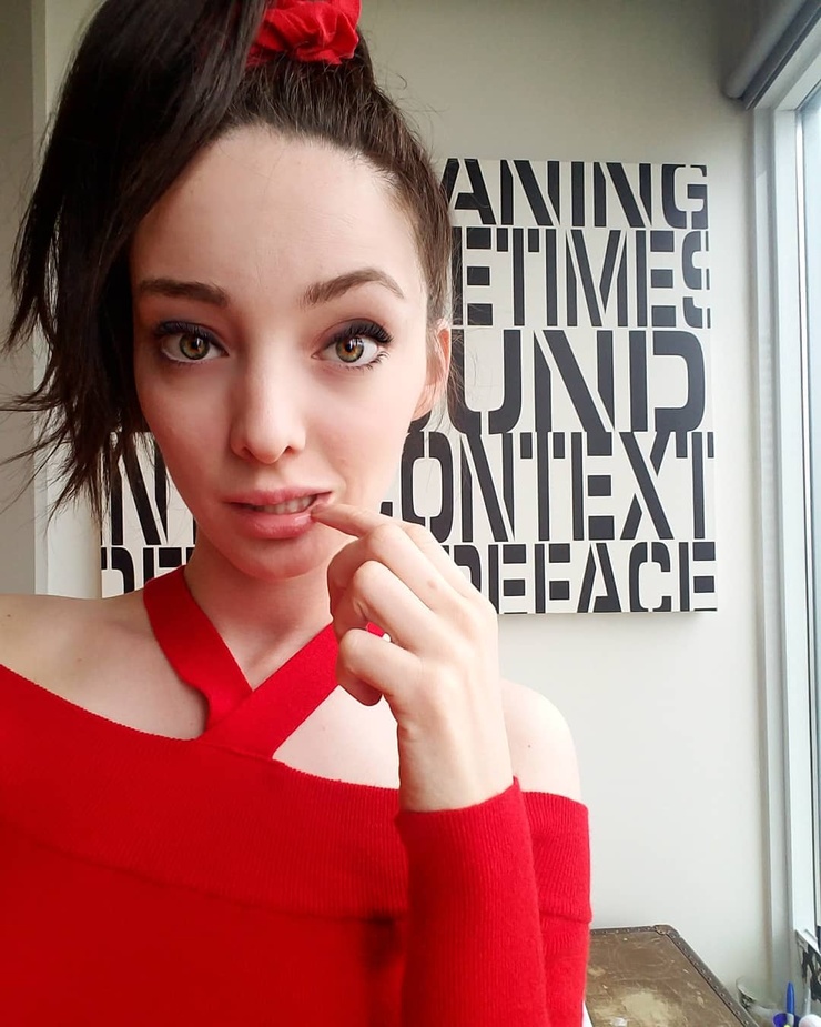 Picture of Emma Dumont