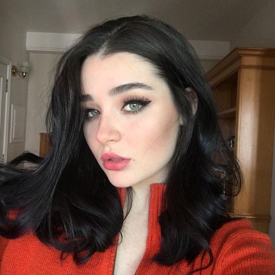 Picture of Mia Alves