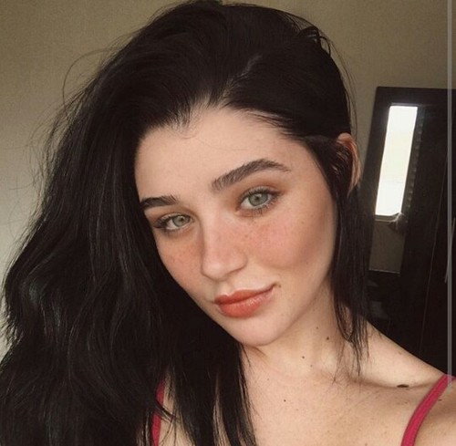 Picture of Mia Alves