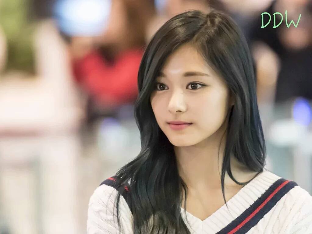 Picture of Chou Tzu-yu (Tzuyu)