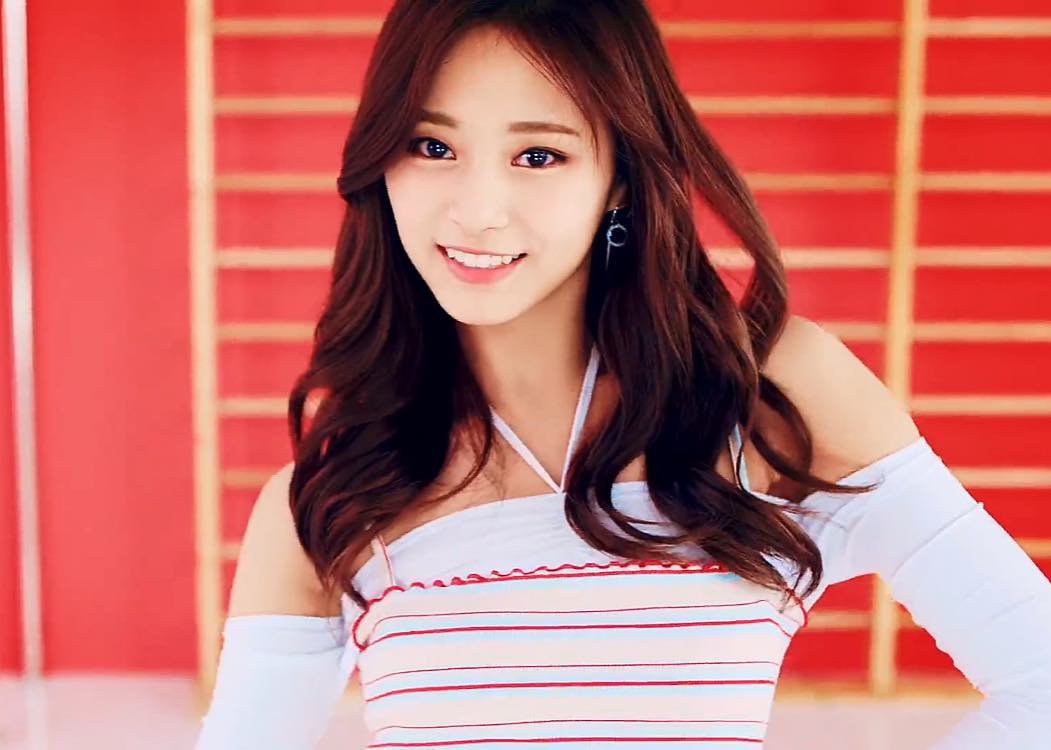 Picture of Chou Tzu-yu (Tzuyu)