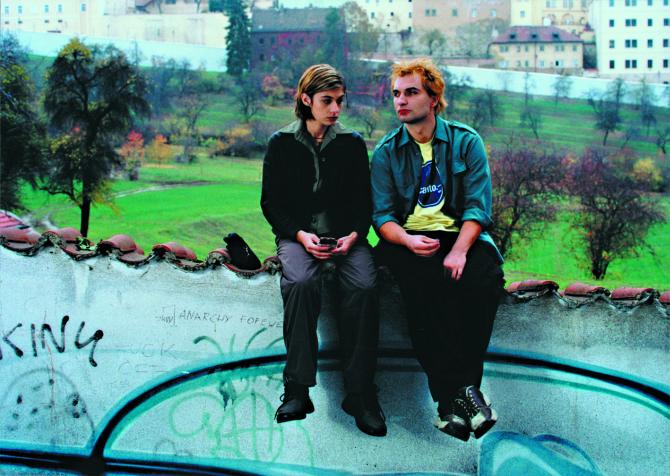 Loners (2000) picture