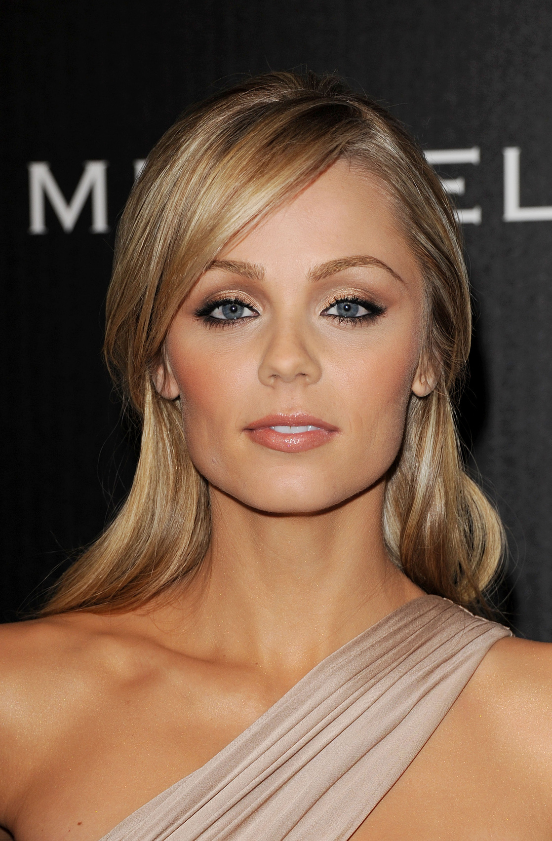 Image of Laura Vandervoort