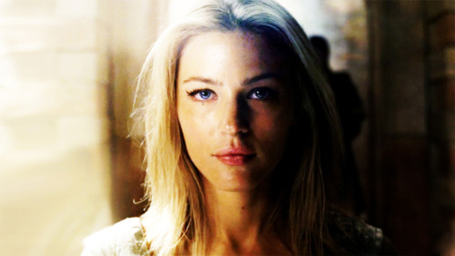 Tabrett Bethell image