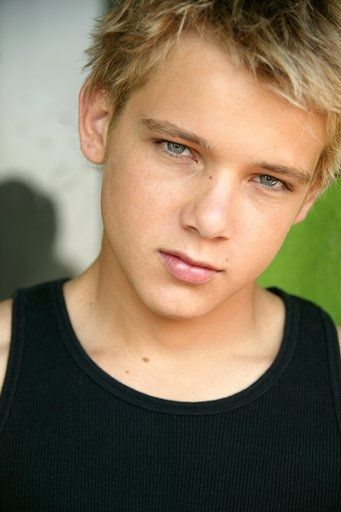 Max Thieriot picture
