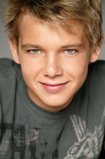 Max Thieriot picture