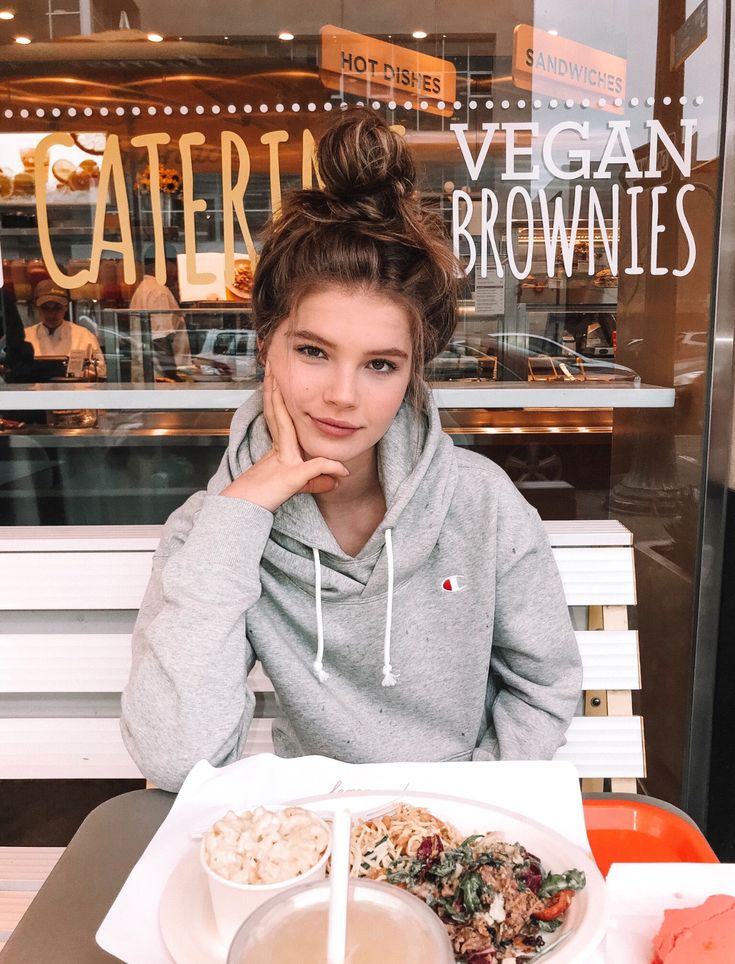 Image of Ellie Thumann