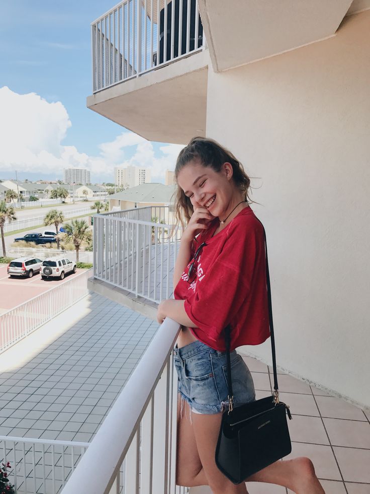 Image of Ellie Thumann